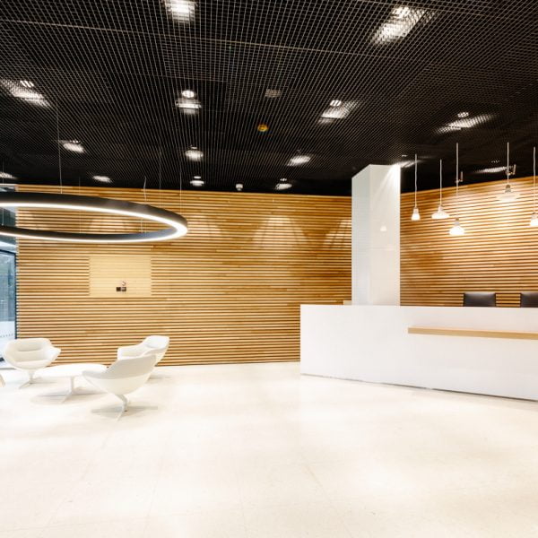 Foyer SAP Metronom - Výroba nábytku a realizace interiérů | Dřevodílo